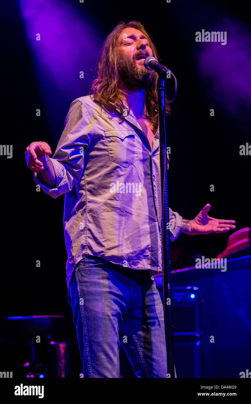 Black crowes band hi-res stock photography and images - Alamy
