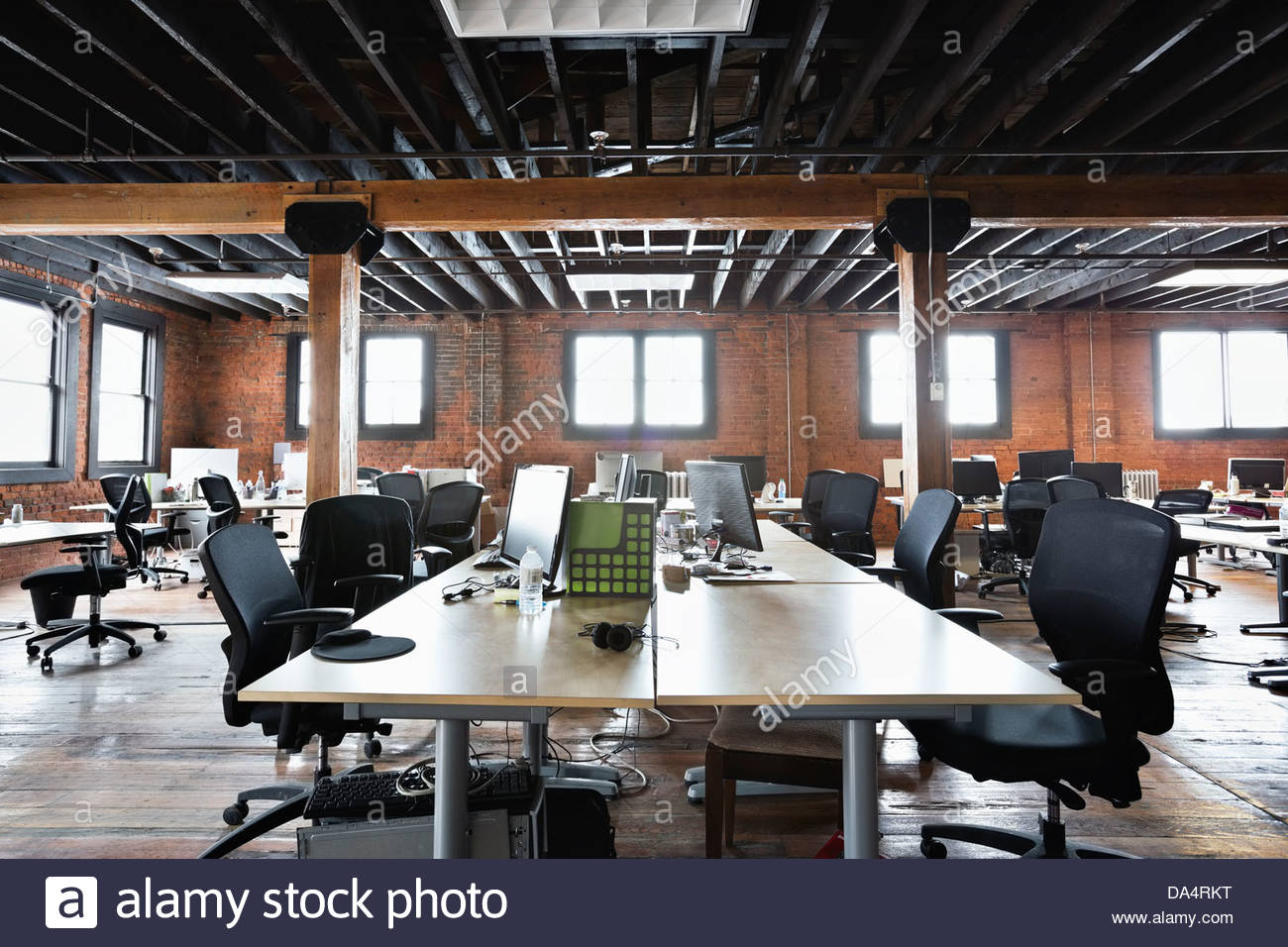 Empty office floor absence hi-res stock photography and images - Alamy