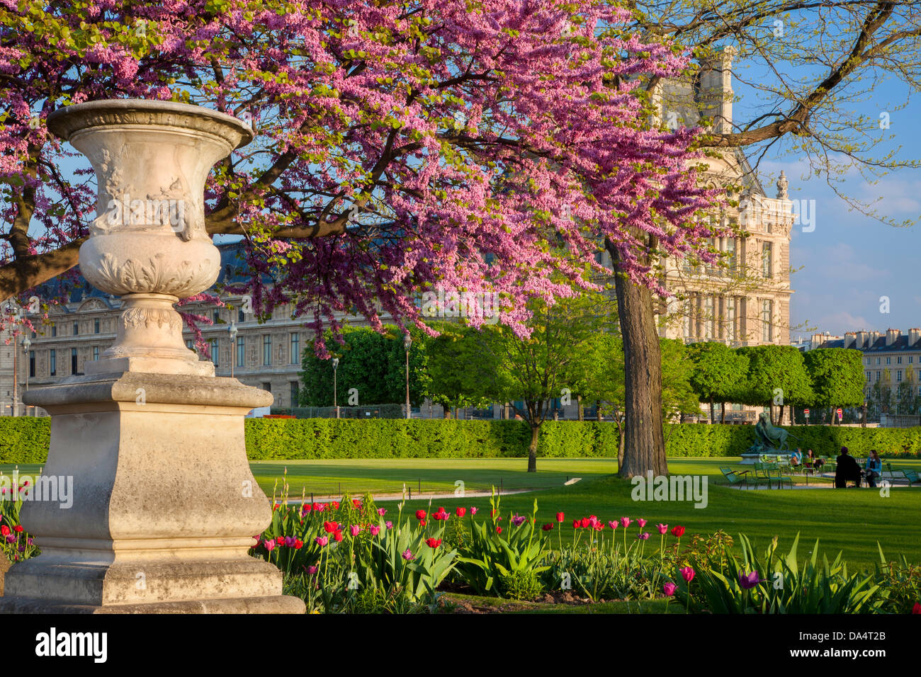 Tuileries garden louvre museum hi-res stock photography and images - Alamy