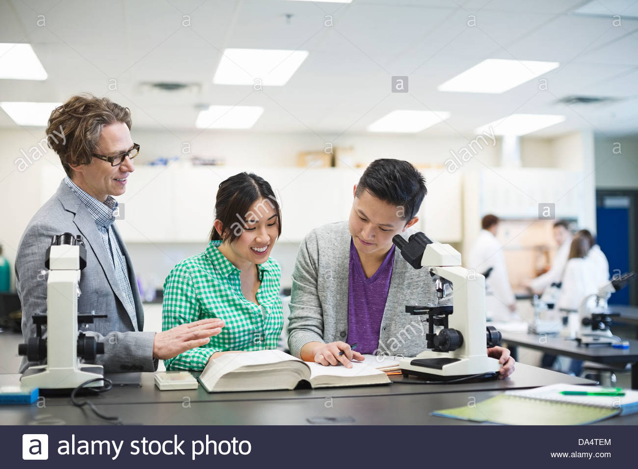 Teacher with students in science lab hi-res stock photography and ...