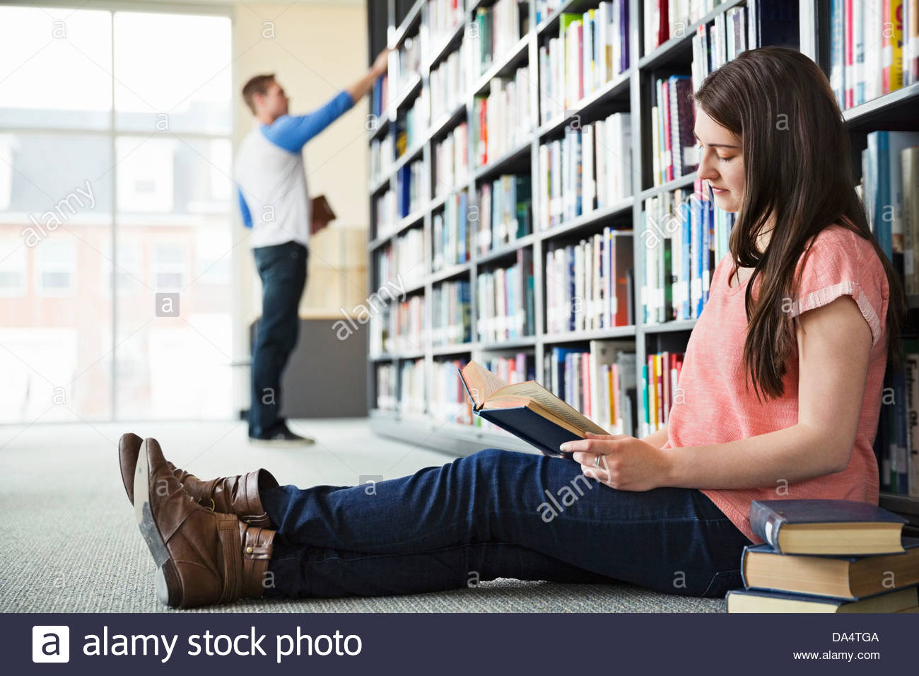College Campus Library High Resolution Stock Photography and Images - Alamy