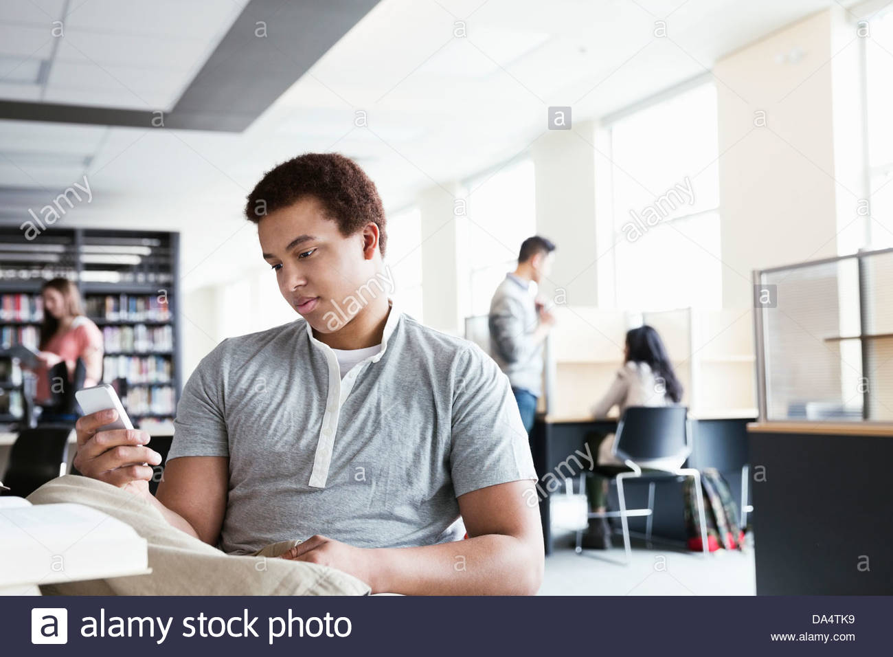 Student smartphone college hi-res stock photography and images - Alamy