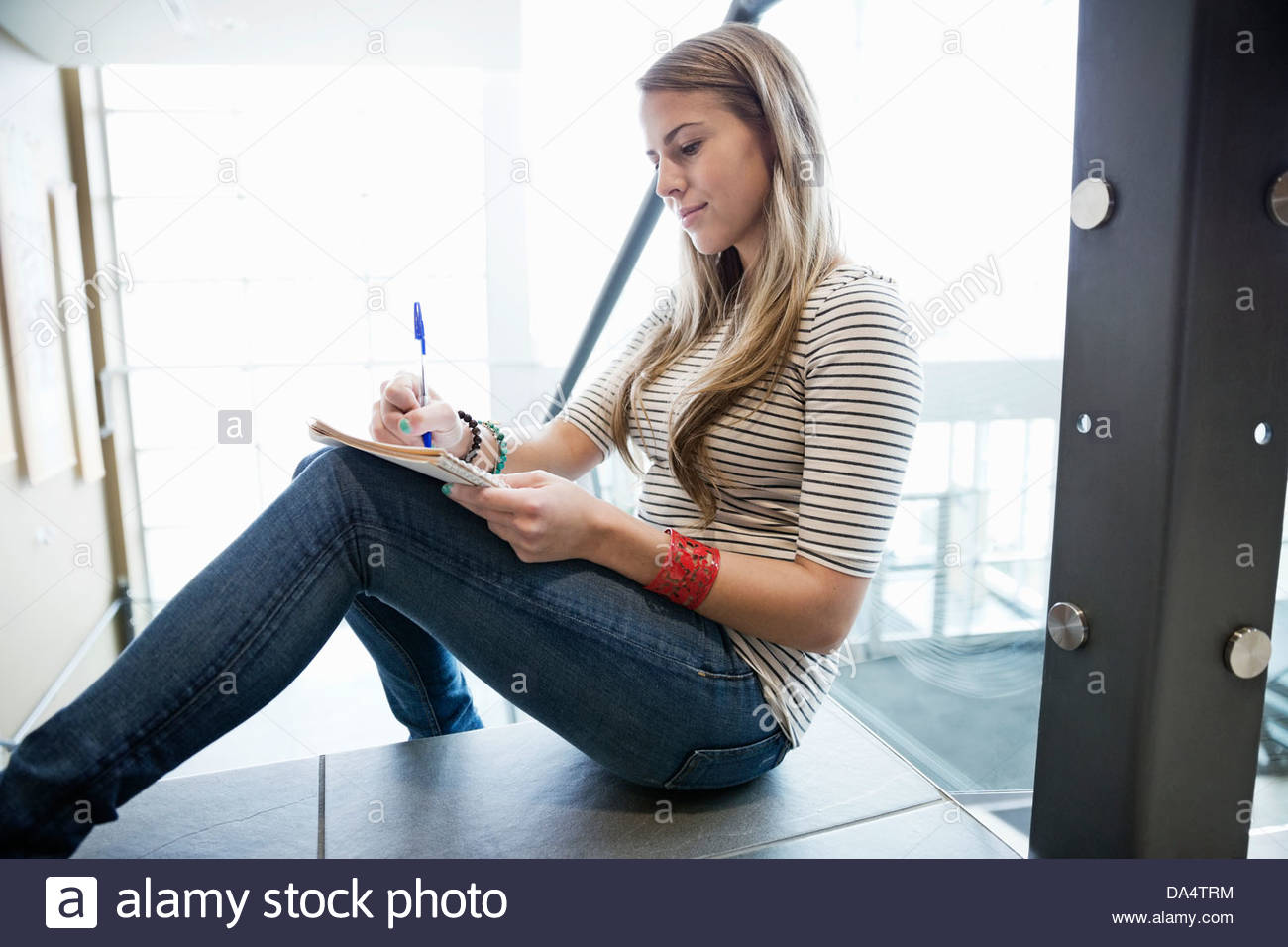 Student studying writing notes hi-res stock photography and images - Alamy
