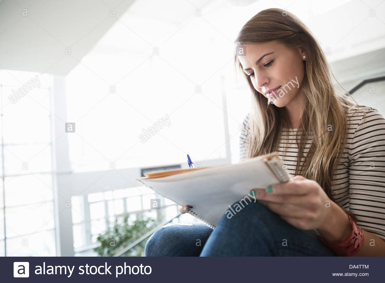 Student writing hi-res stock photography and images - Alamy