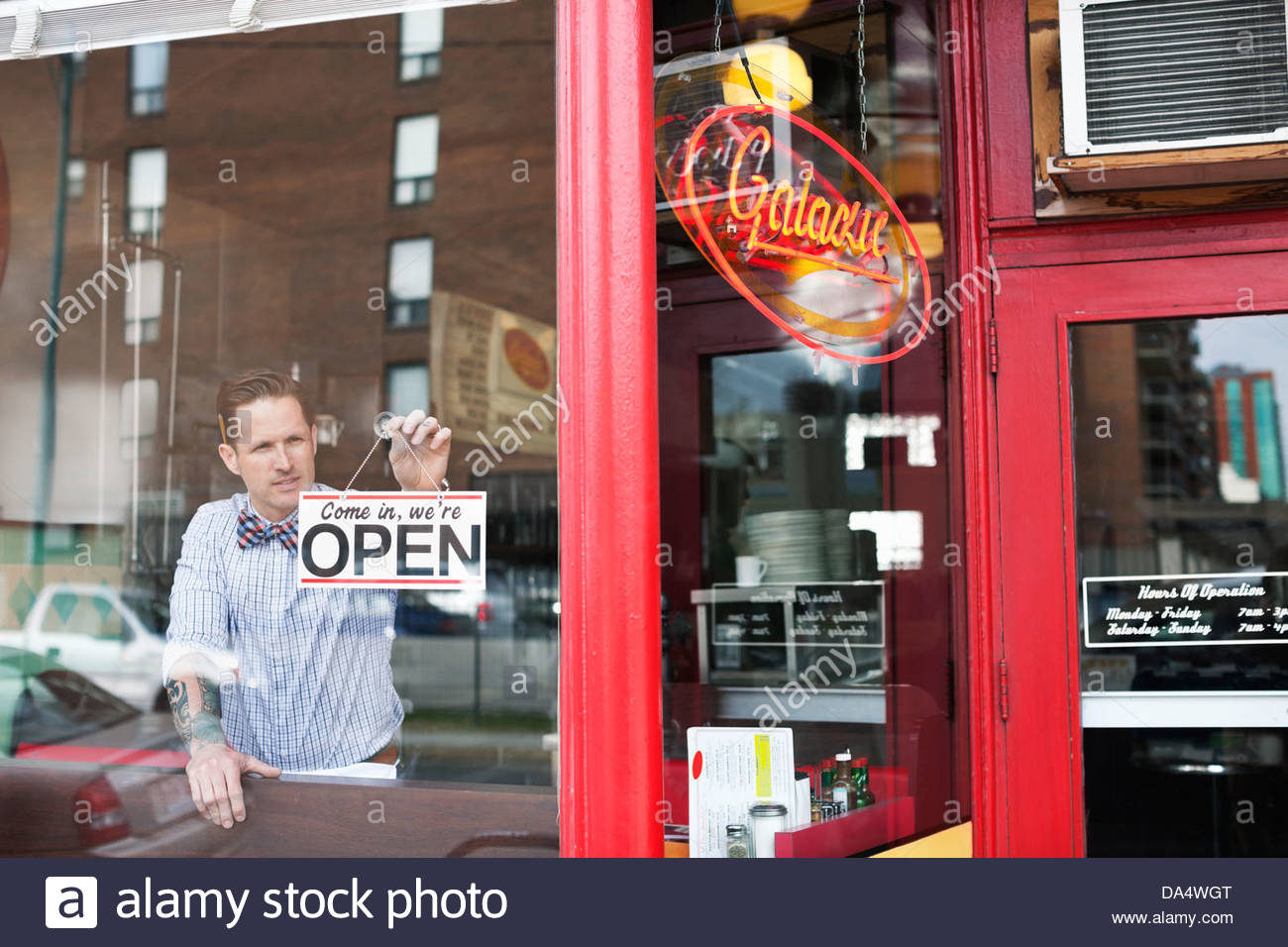 Window in diner hi-res stock photography and images - Alamy
