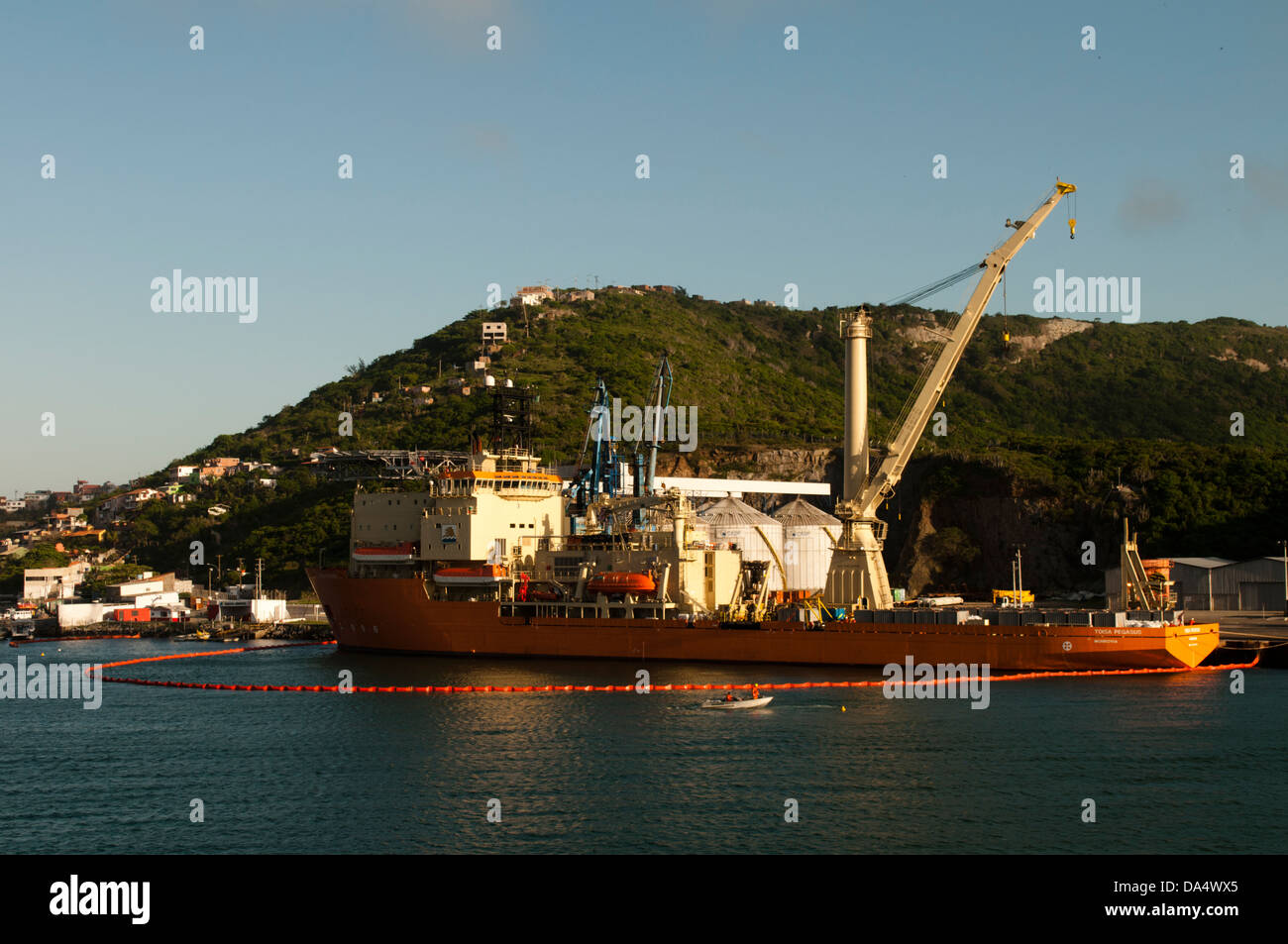 Rio de janeiro port loading ship hi-res stock photography and images ...