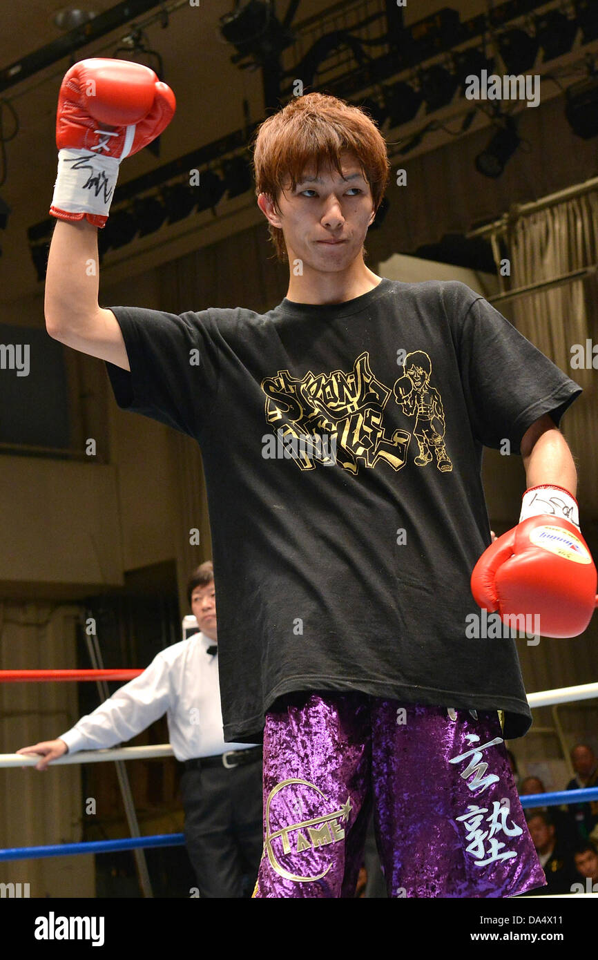Ryoichi Taguchi (JPN), APRIL 3, 2013 - Boxing : Vacant Japanese light ...