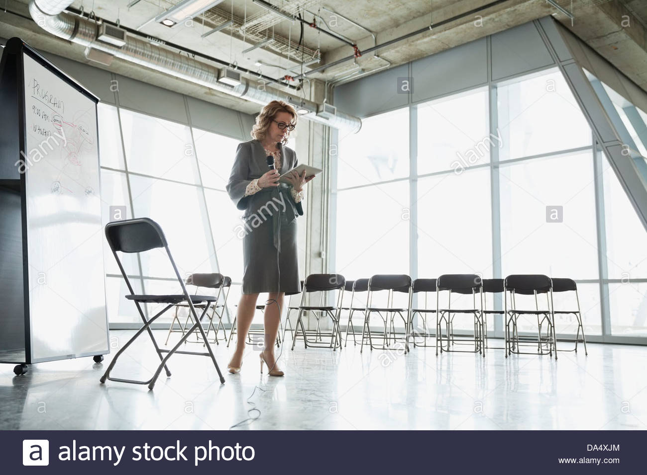 Presentation of objects hi-res stock photography and images - Alamy