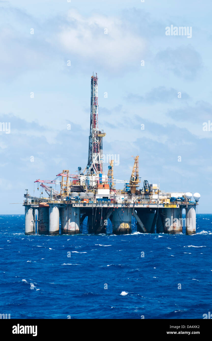 Falcon 100 oil drilling rig working for Petrobras brazilian oil company ...