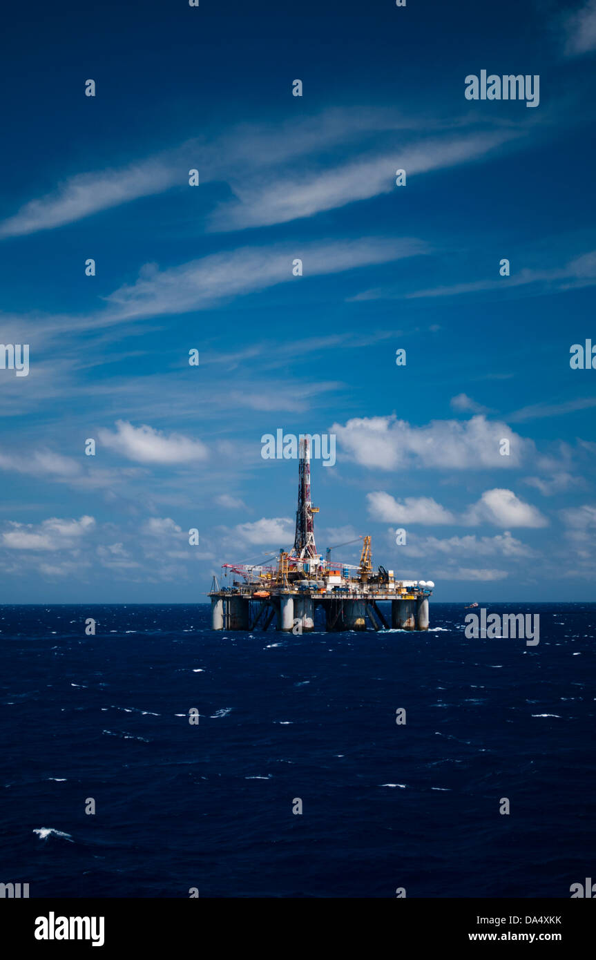 Falcon 100 oil drilling rig working for Petrobras brazilian oil company ...