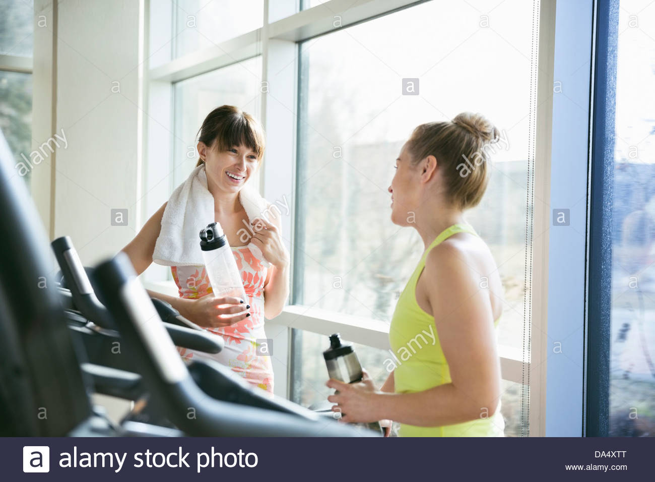 Women taking break hi-res stock photography and images - Alamy