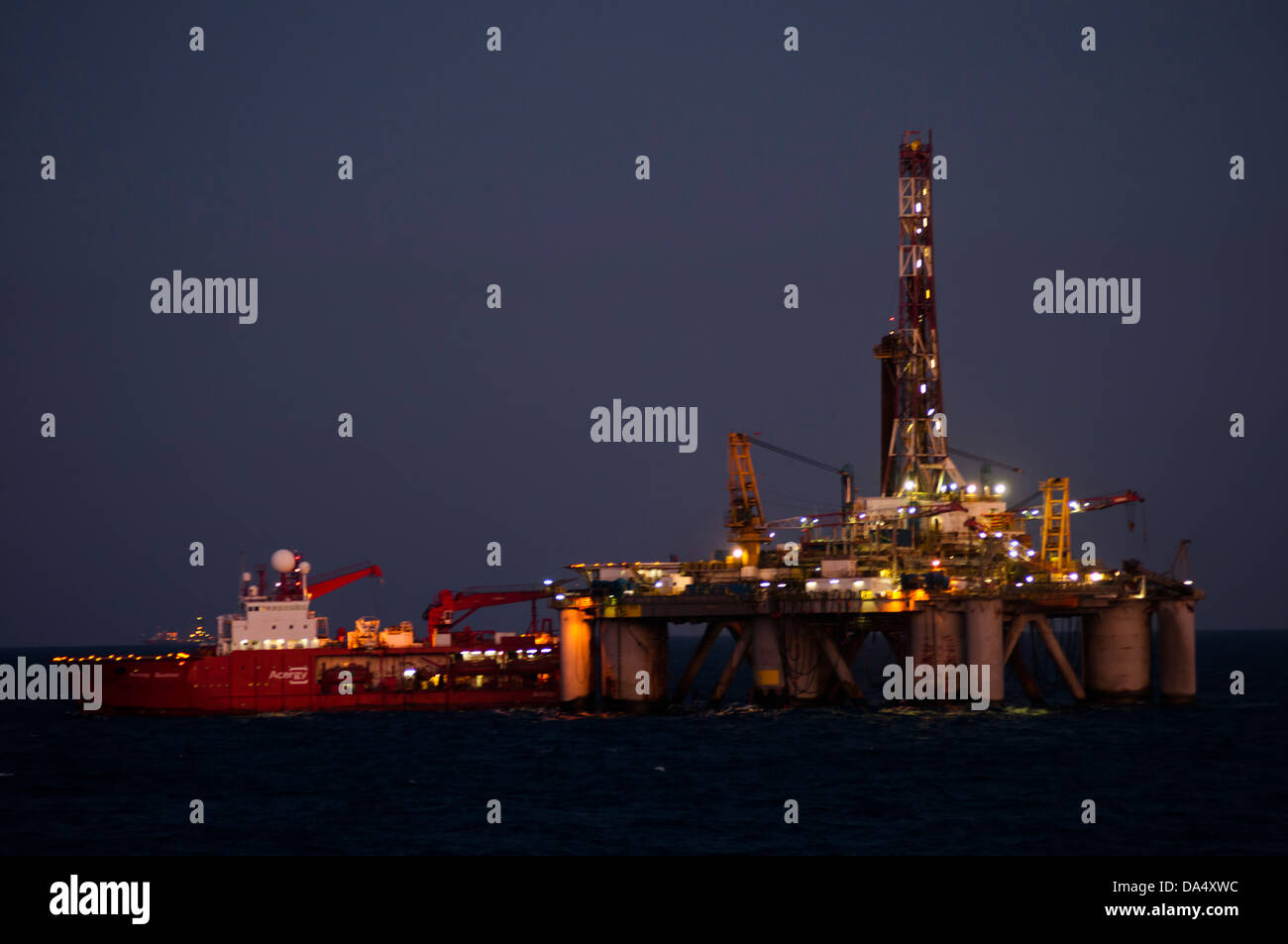 Support vessel offshore oil rig hi-res stock photography and images - Alamy