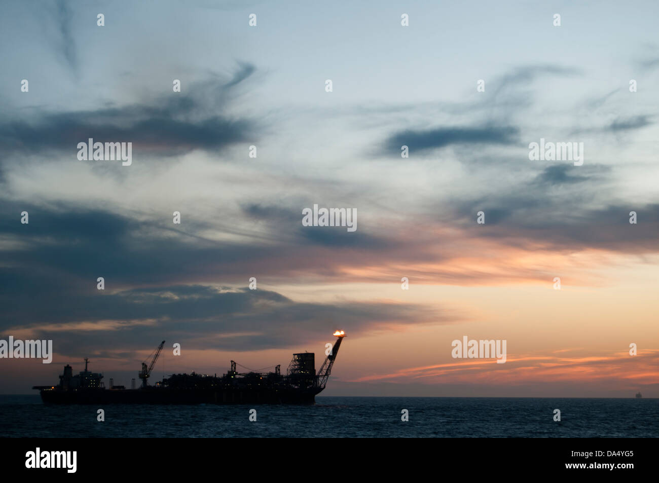Silhouette offshore fpso oil rig hi-res stock photography and images ...