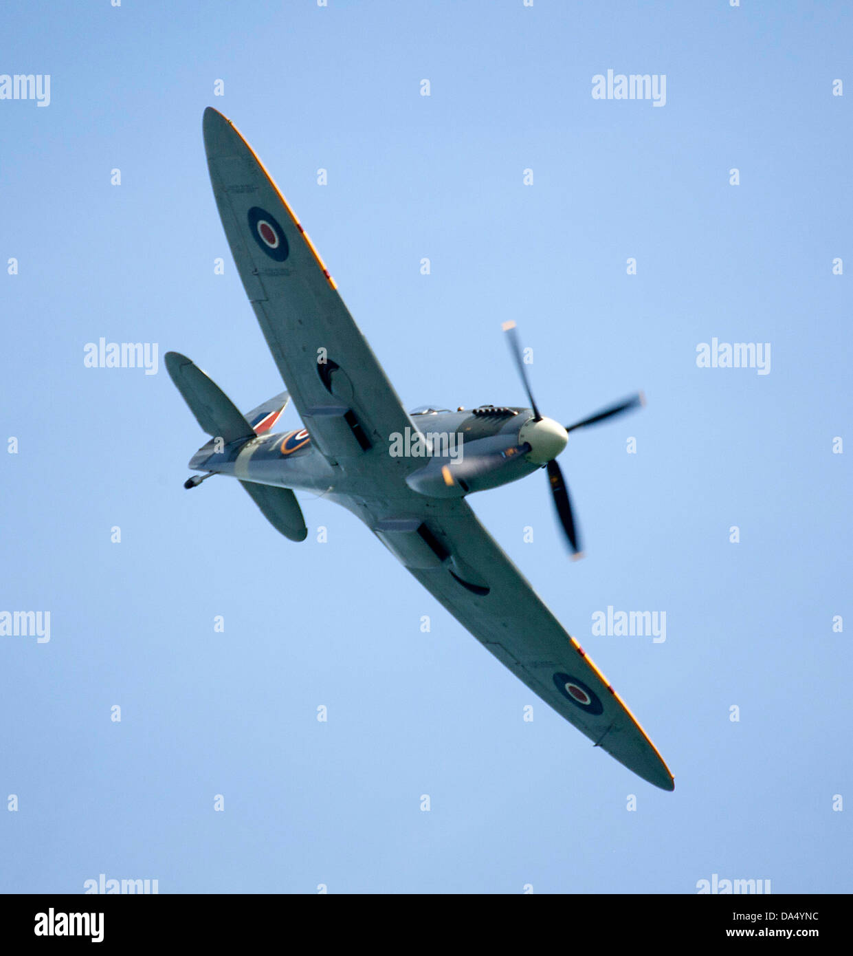 World War Two Spitfire fighter plane in flight Stock Photo - Alamy