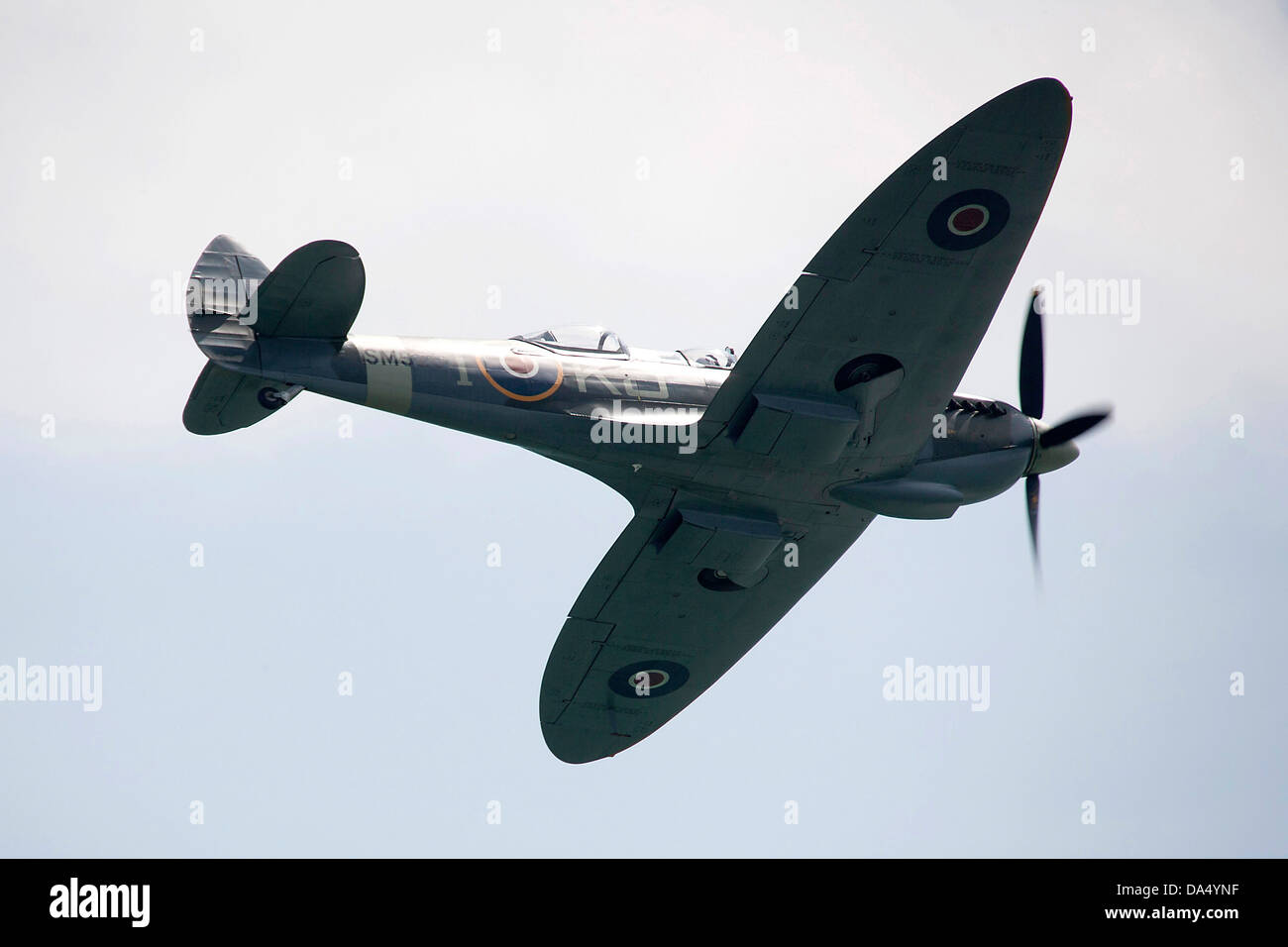 World War Two Spitfire fighter plane in flight Stock Photo - Alamy