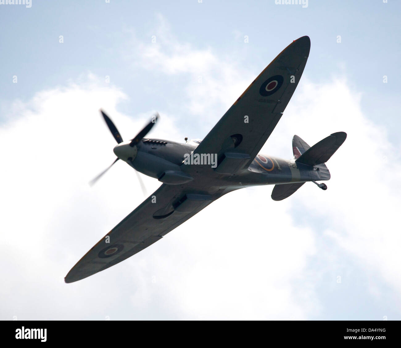 Spitfire fighter plane hi-res stock photography and images - Alamy