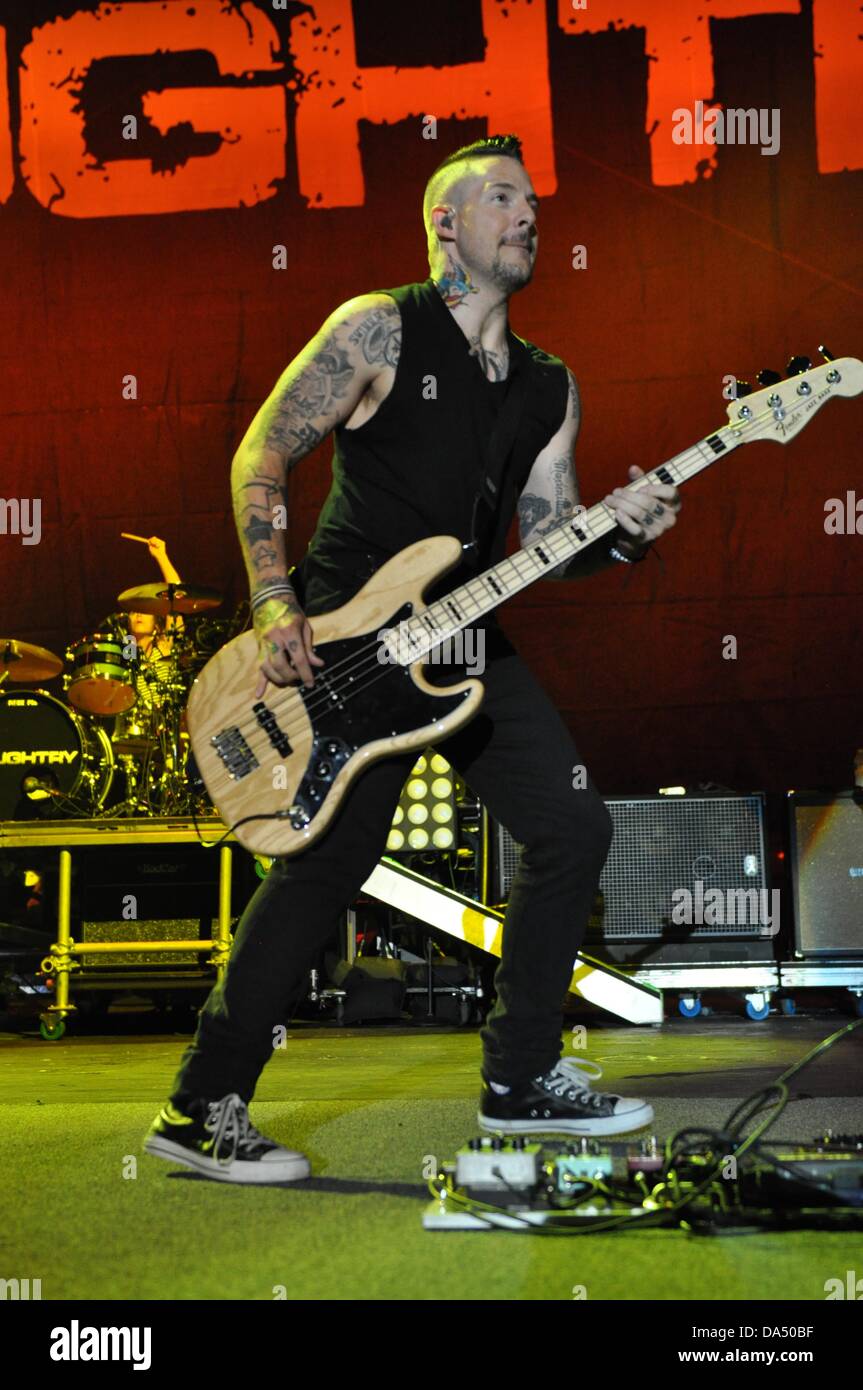 Raleigh, North Carolina, USA. 3rd July, 2013. Singer CHRIS DAUGHTRY ...