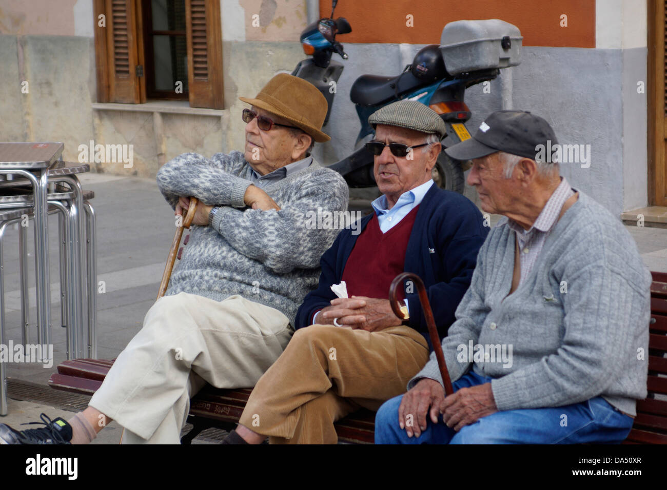Old spanish men hi-res stock photography and images - Alamy