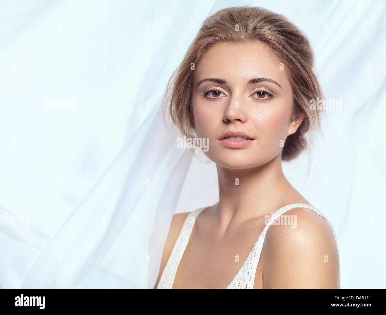 One headshot back view white hi-res stock photography and images - Alamy