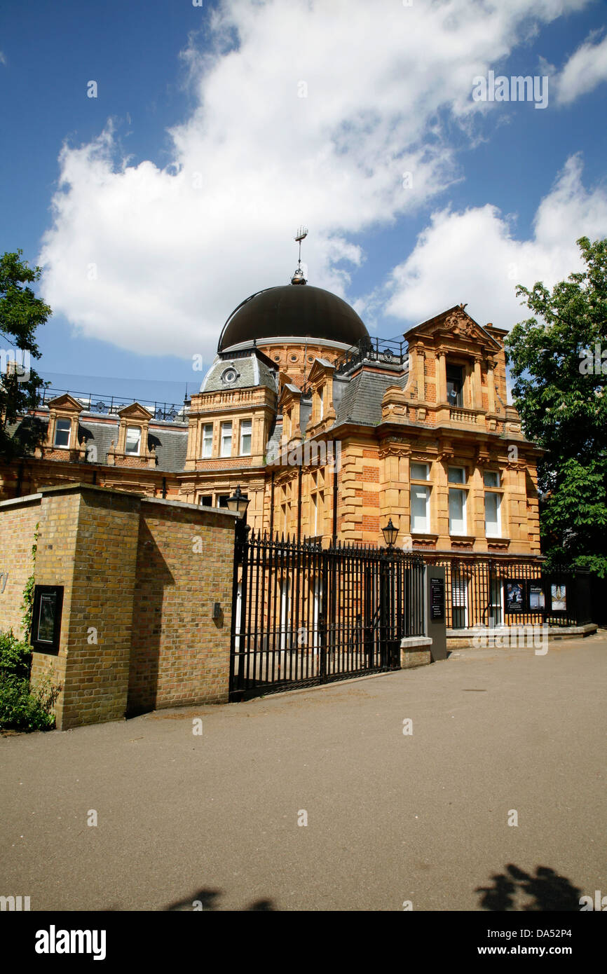 London planetarium hi-res stock photography and images - Alamy