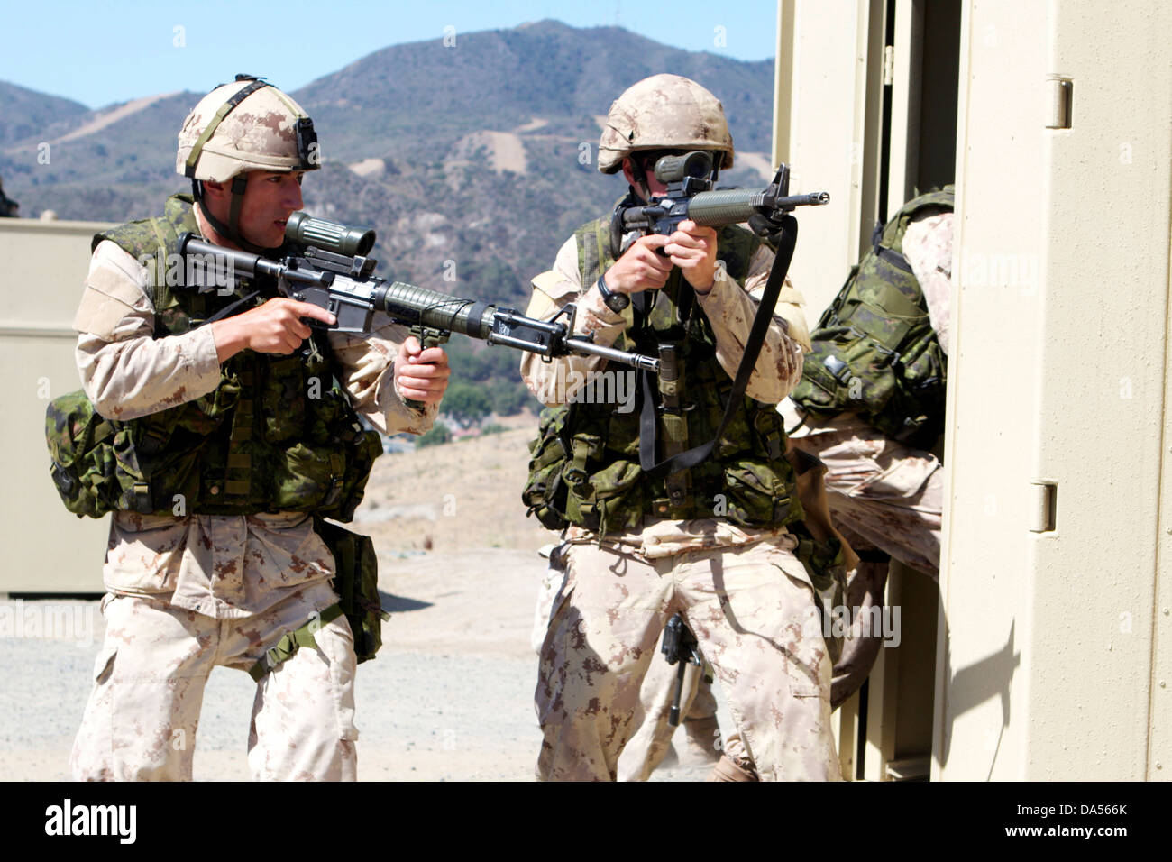 Canadian Army infantrymen with the Royal 22nd Regiment provide security ...