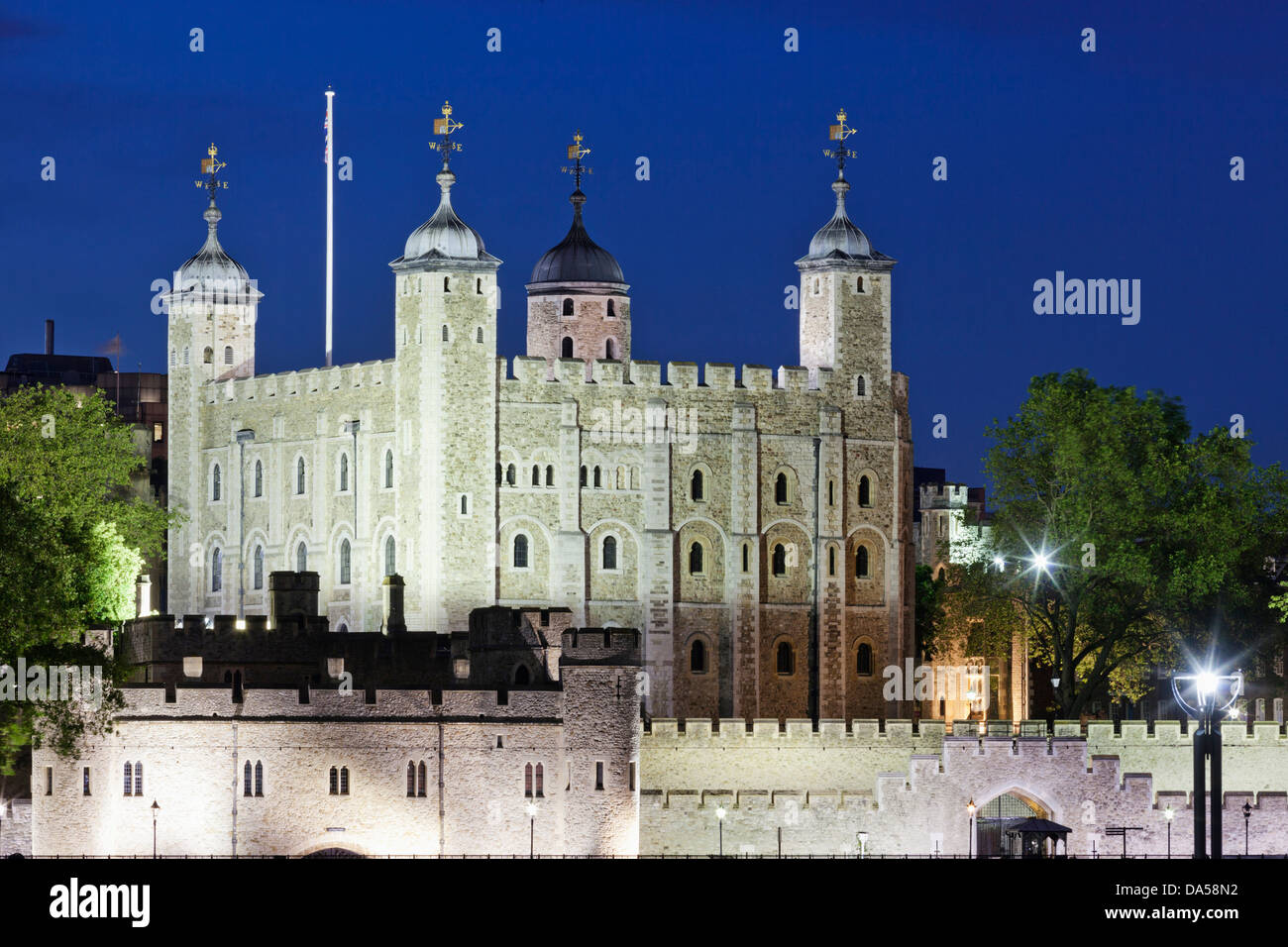 Tower of london moody hi-res stock photography and images - Alamy