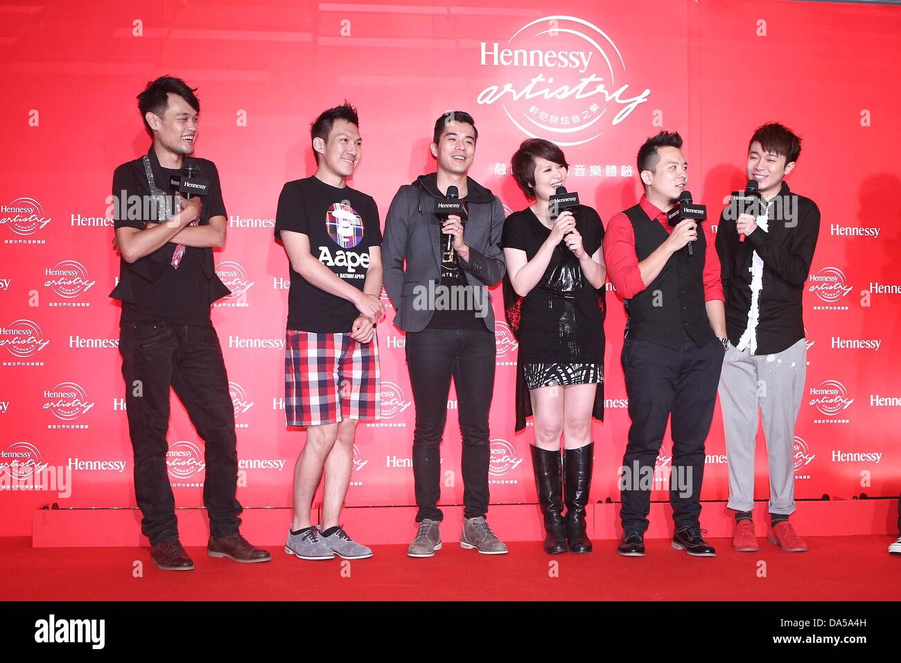 Famous Chinese band Sodagreen attended press conference of a music ...