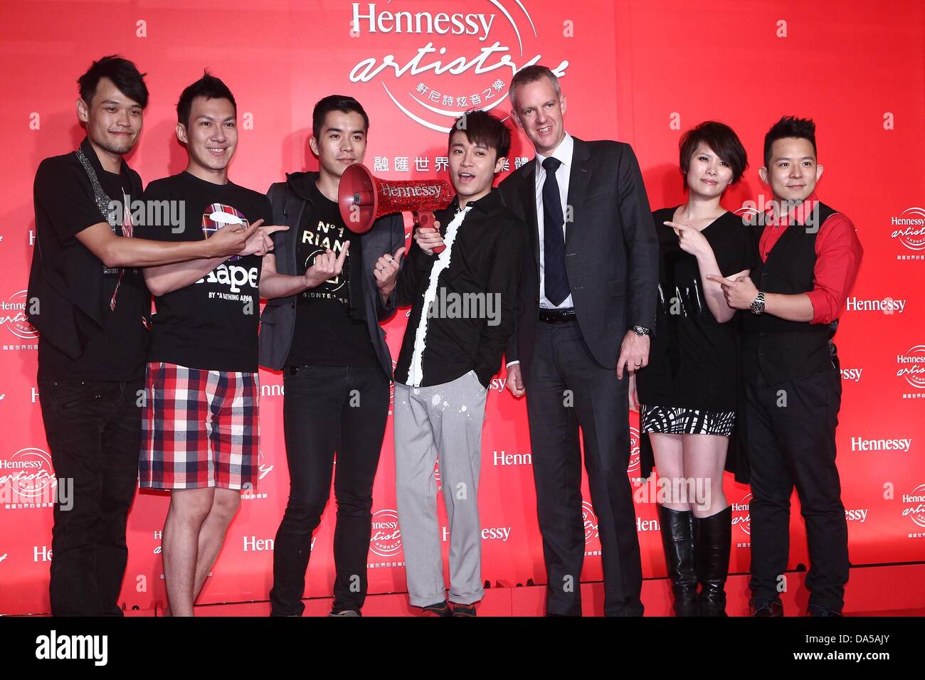 Famous Chinese band Sodagreen attended press conference of a music ...