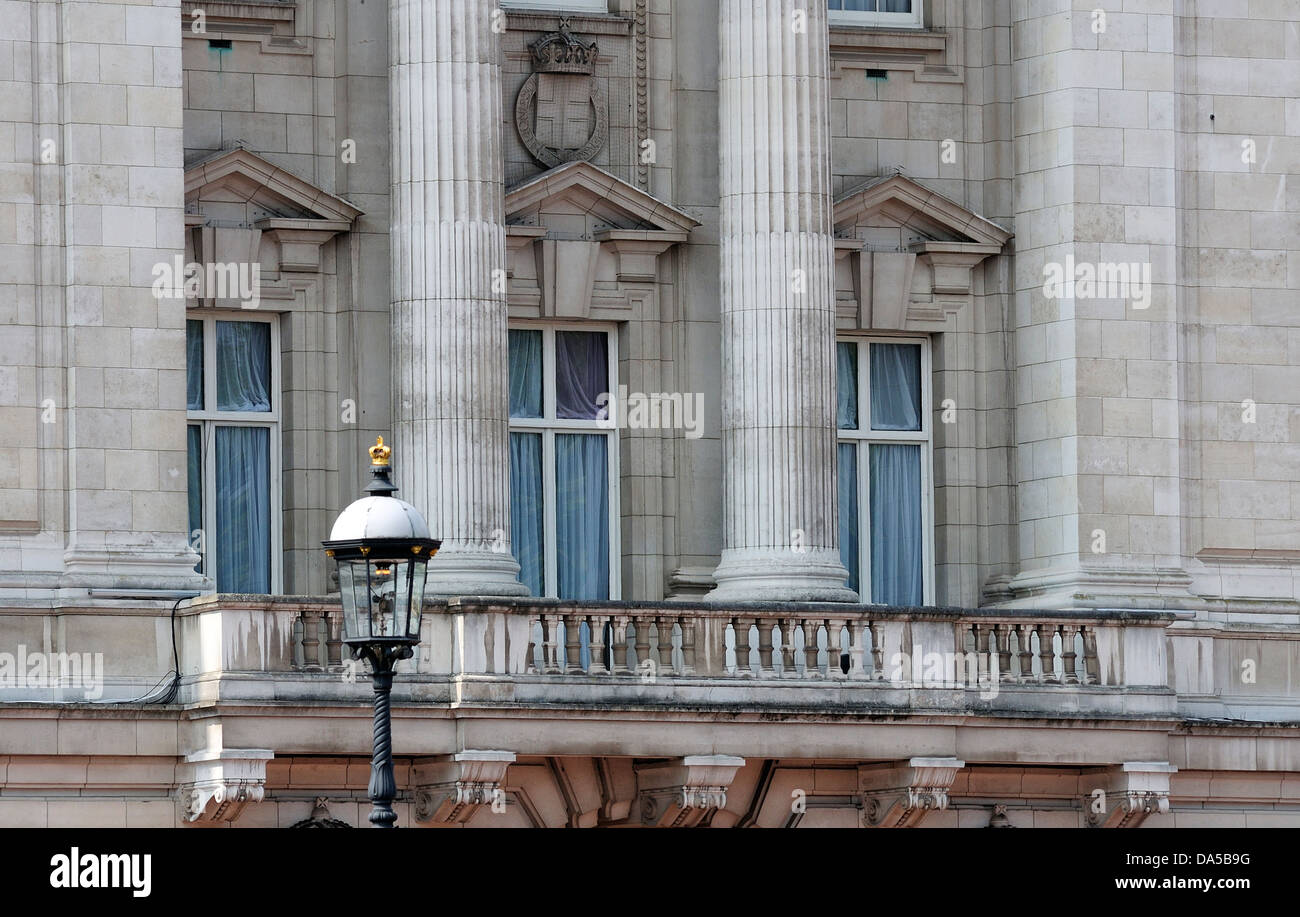 Balcony Of Buckingham Palace Stock Photos & Balcony Of Buckingham Palace Stock Images - Alamy