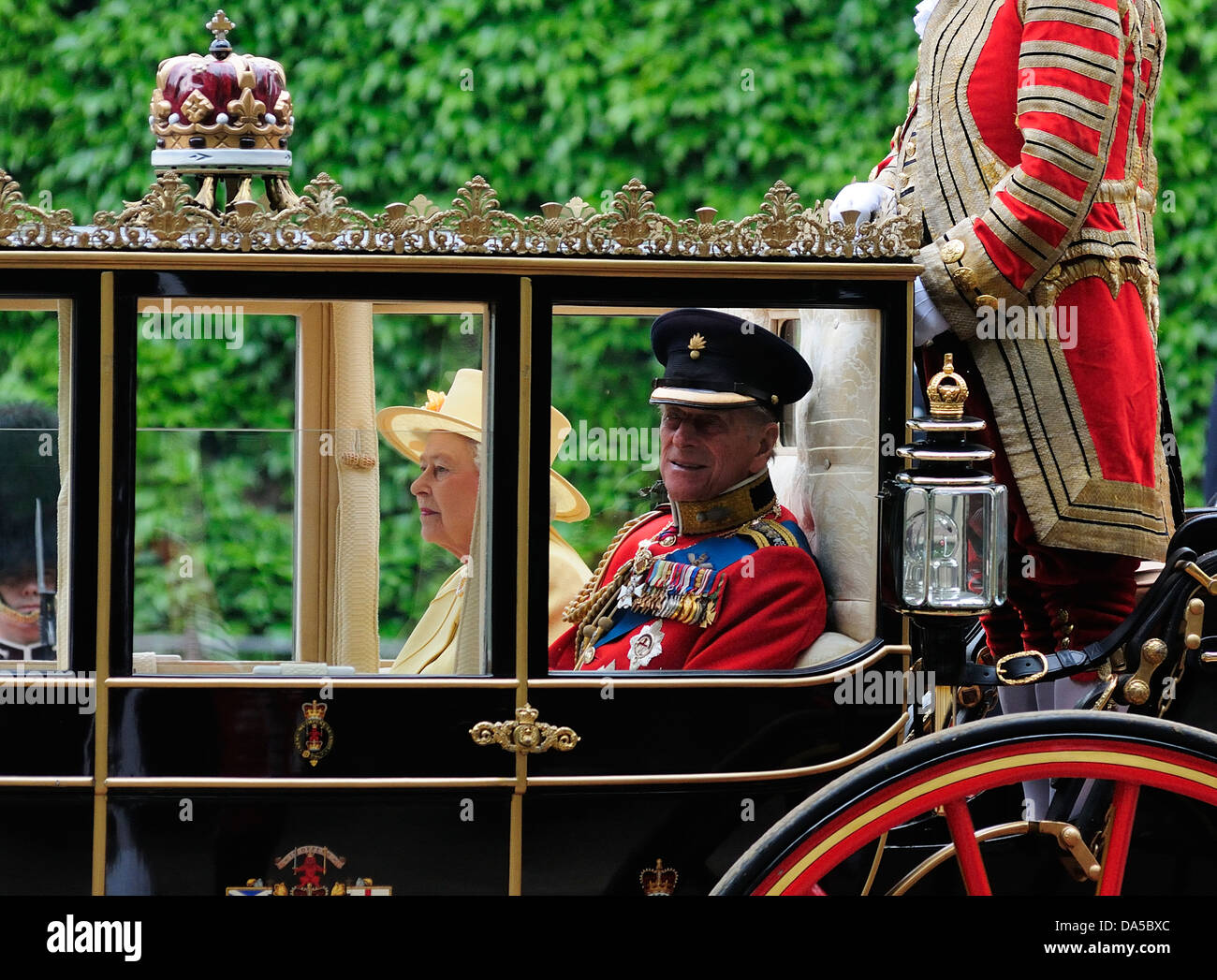 Queen elizabeth william kate hi-res stock photography and images - Alamy