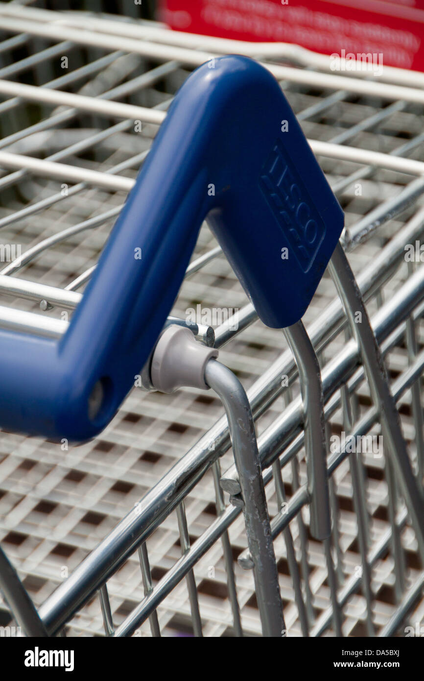 Tesco shopping trolley hi-res stock photography and images - Alamy