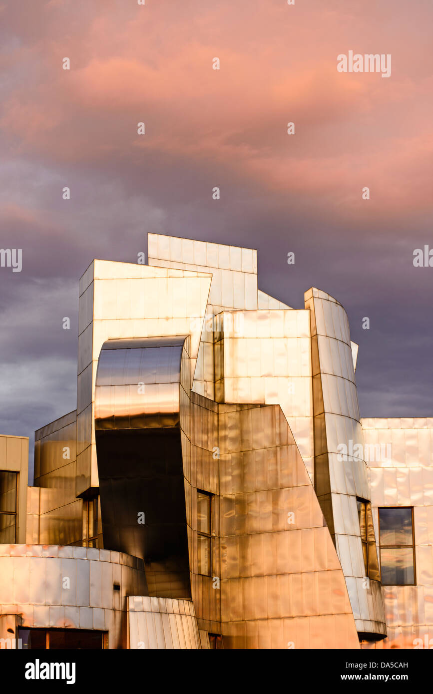 Sunset on the Frederick R. Weisman Art Museum at the University of ...