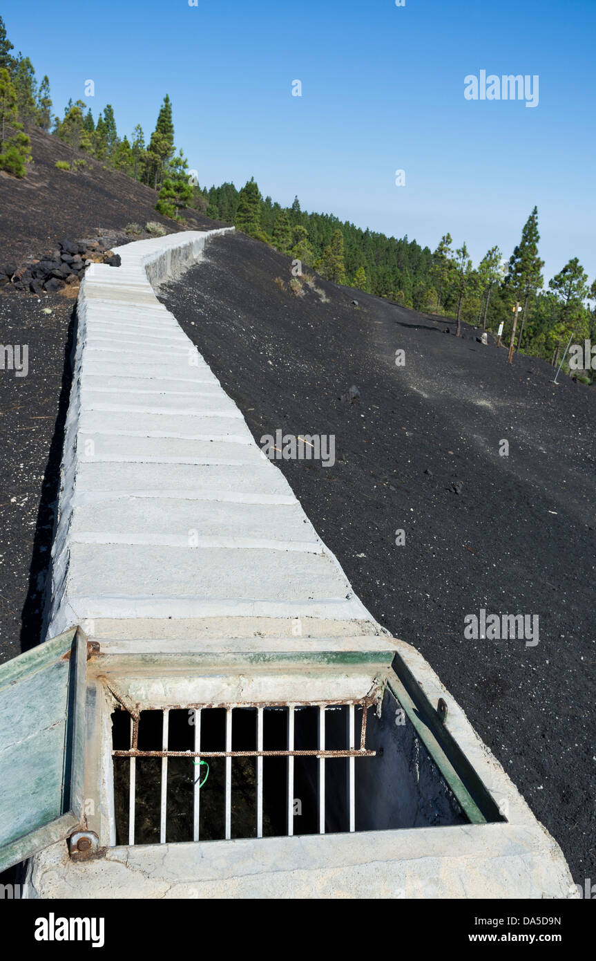 Concrete water channel hi-res stock photography and images - Alamy