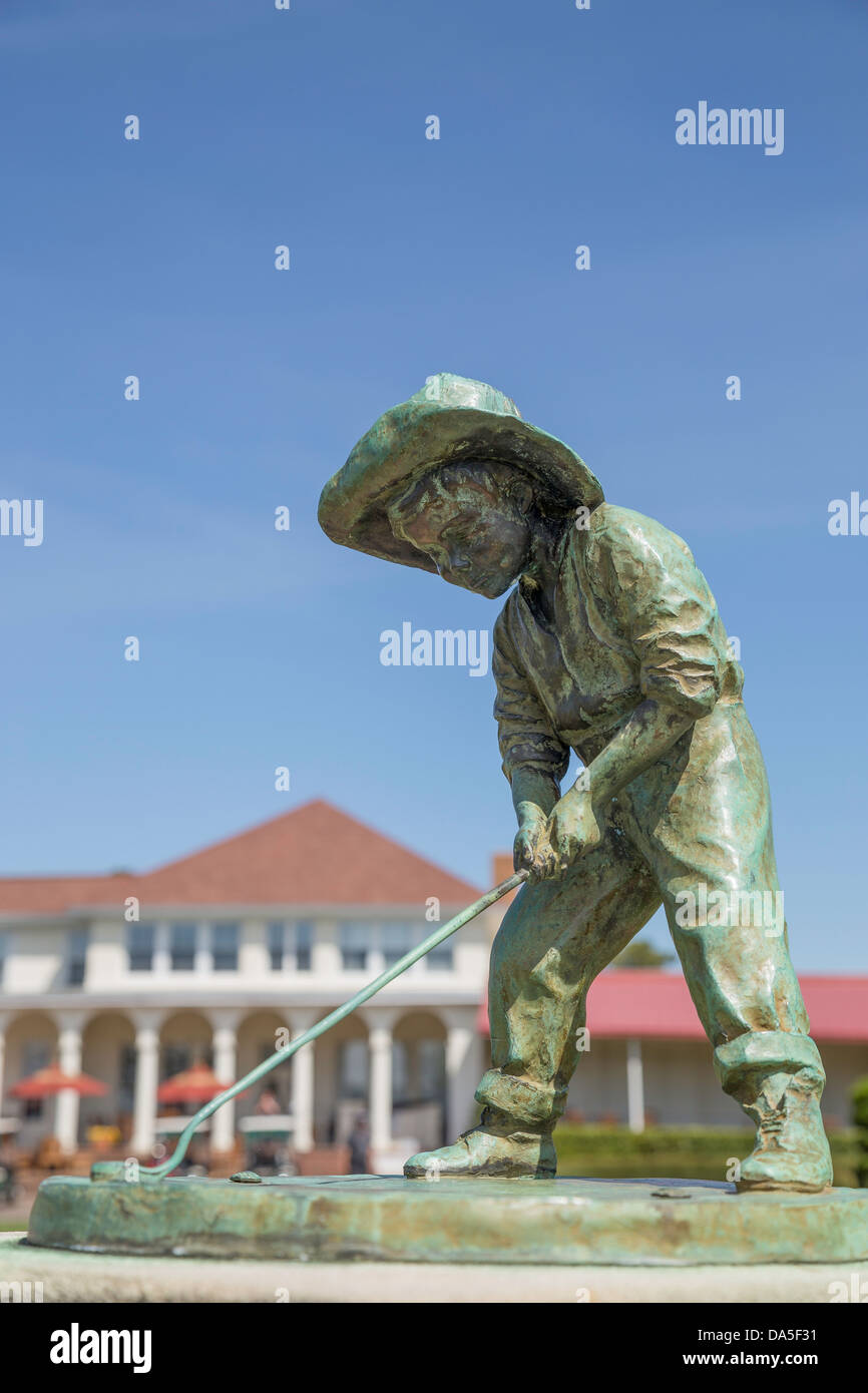 Putter Boy Statue on Pinehurst Resort Golf Course, NC Stock Photo - Alamy