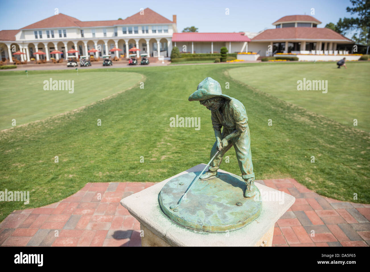 Putter Boy Statue on Pinehurst Resort Golf Course, NC Stock Photo - Alamy