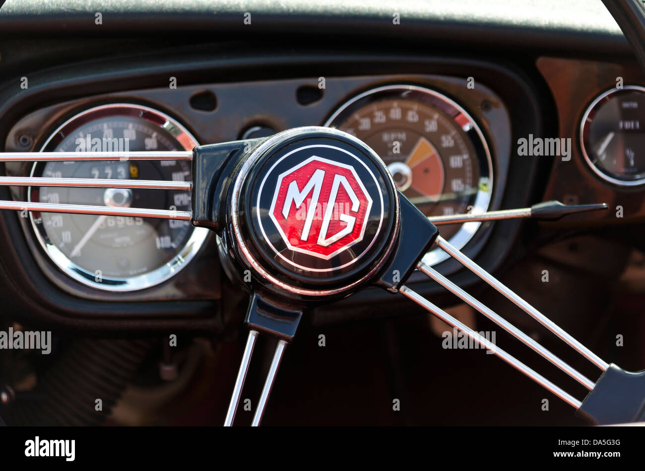 Classic mg car dashboard hi-res stock photography and images - Alamy