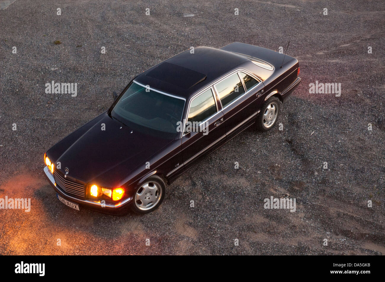 Mercedes-Benz W126 S-class parking Stock Photo - Alamy