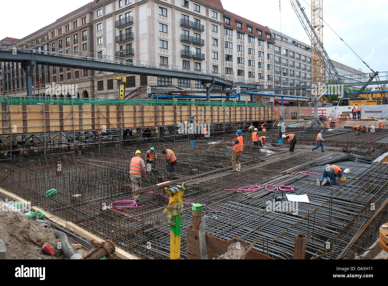 Berlin germany construction workers construction hi-res stock ...