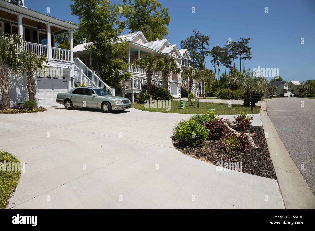 Circular driveway hi-res stock photography and images - Alamy