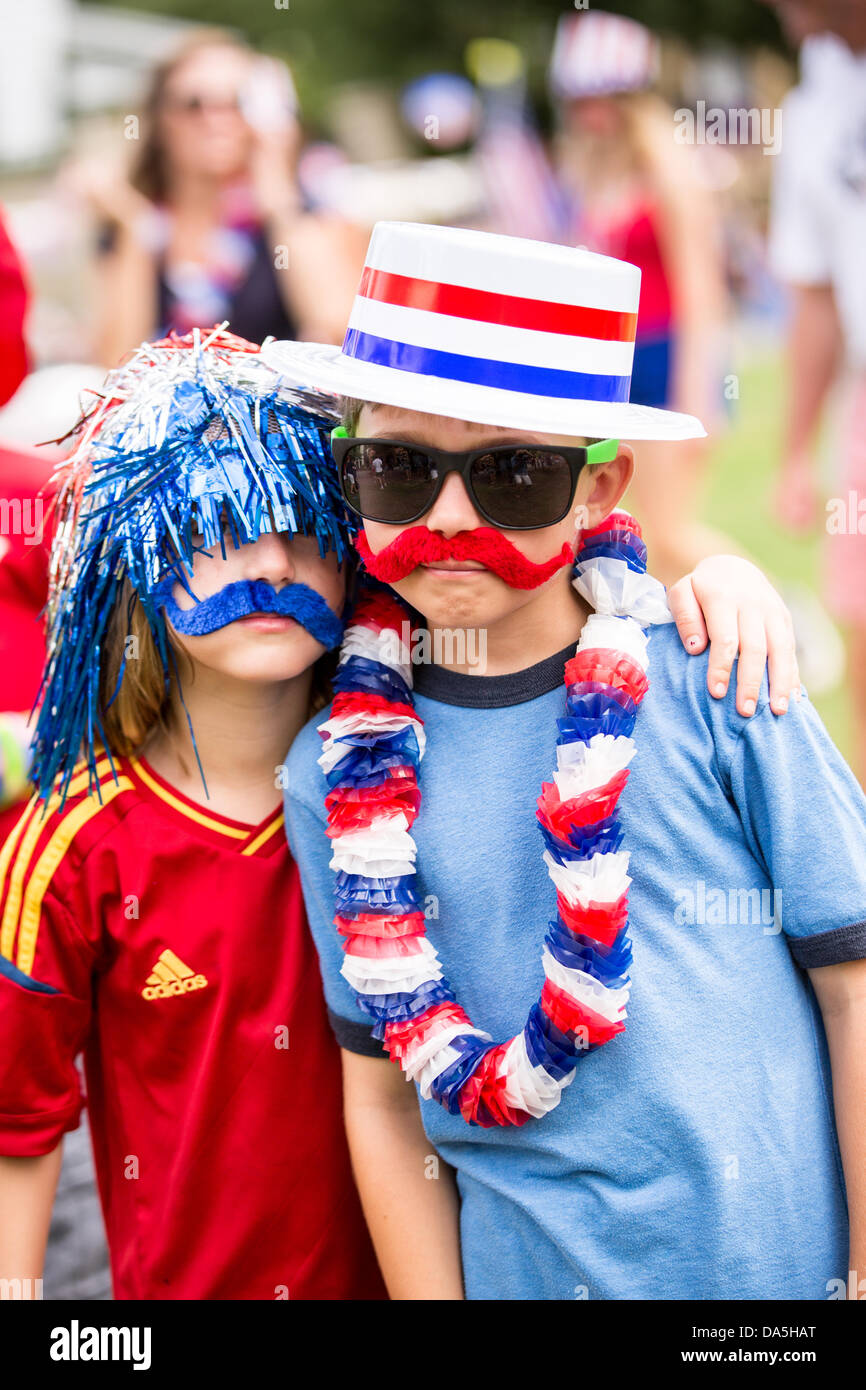Residents of I'on community celebrate Independence Day with a bicycle ...