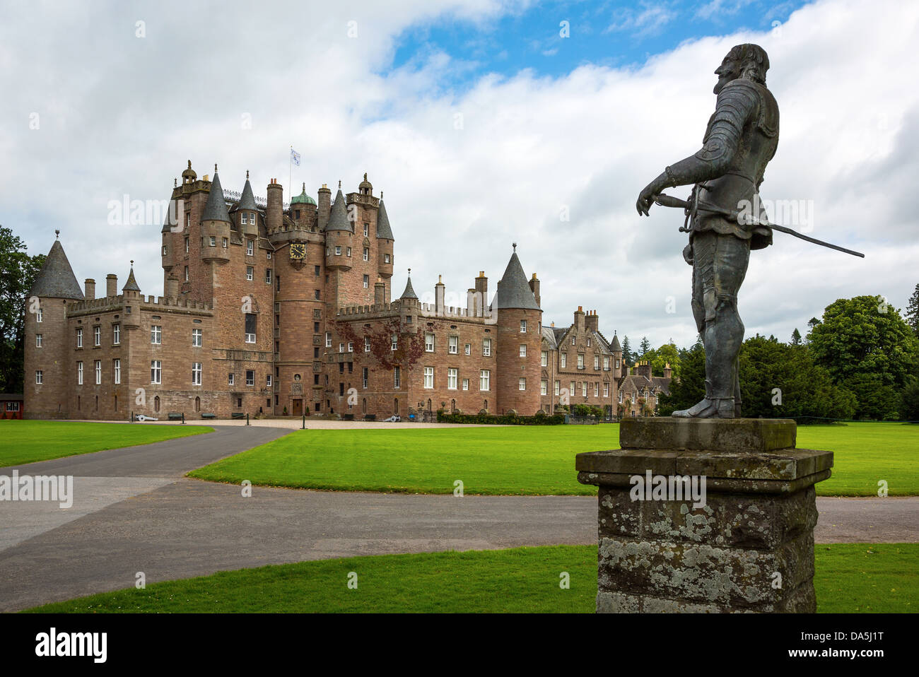 Glamis castle angus scotland hi-res stock photography and images - Alamy