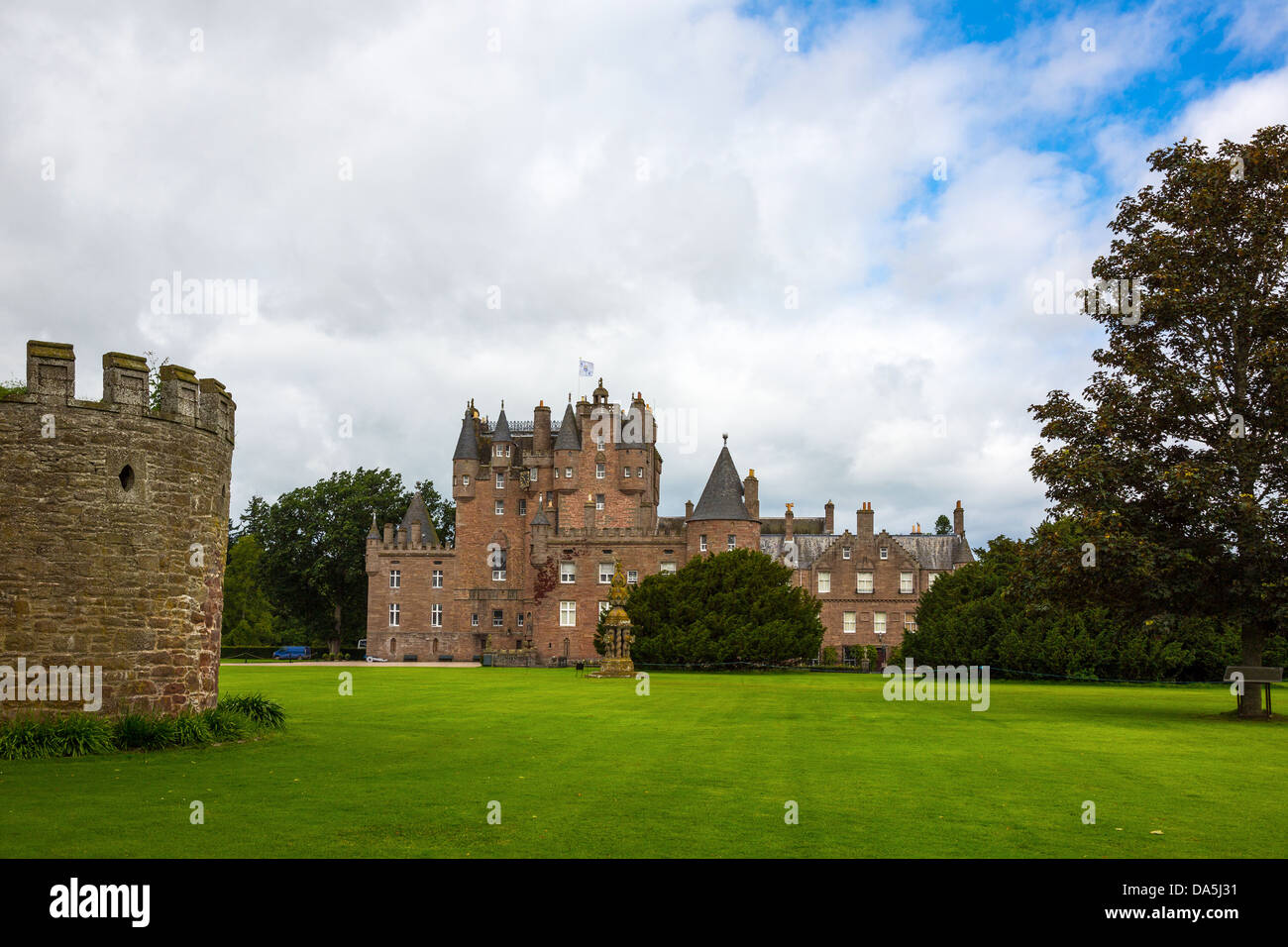 Glamis castle angus scotland hi-res stock photography and images - Alamy