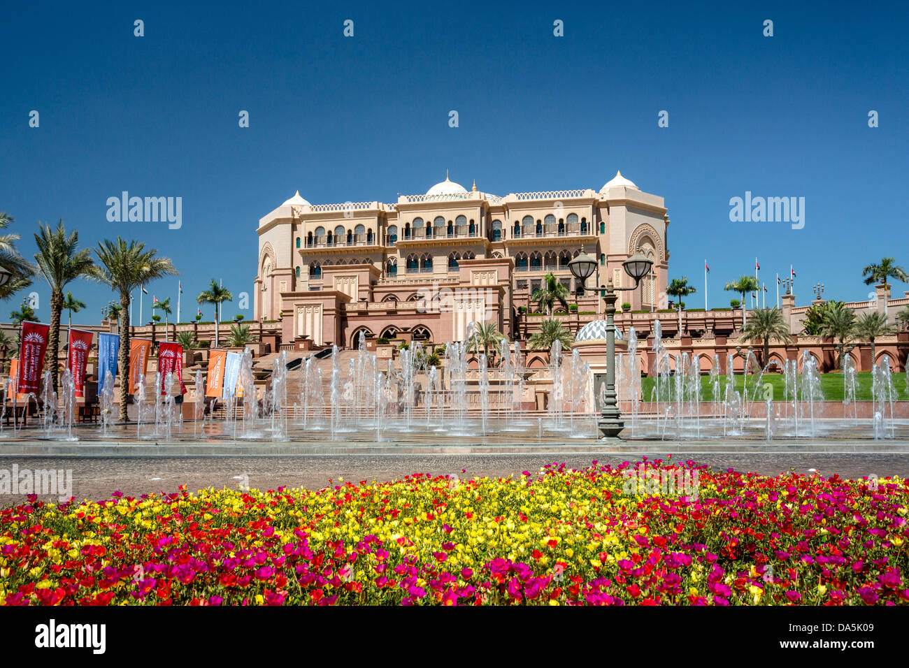 Emirates palace uae hi-res stock photography and images - Alamy