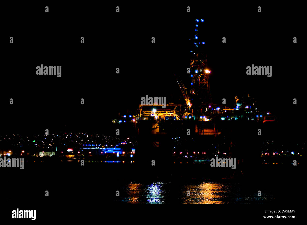 Drilling Rig Night High Resolution Stock Photography and Images - Alamy