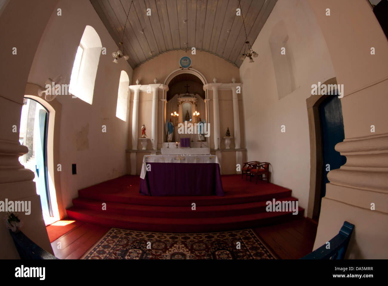 Inside catholic church hi-res stock photography and images - Alamy