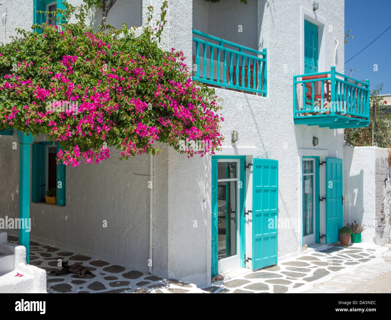 White greek house hi-res stock photography and images - Alamy