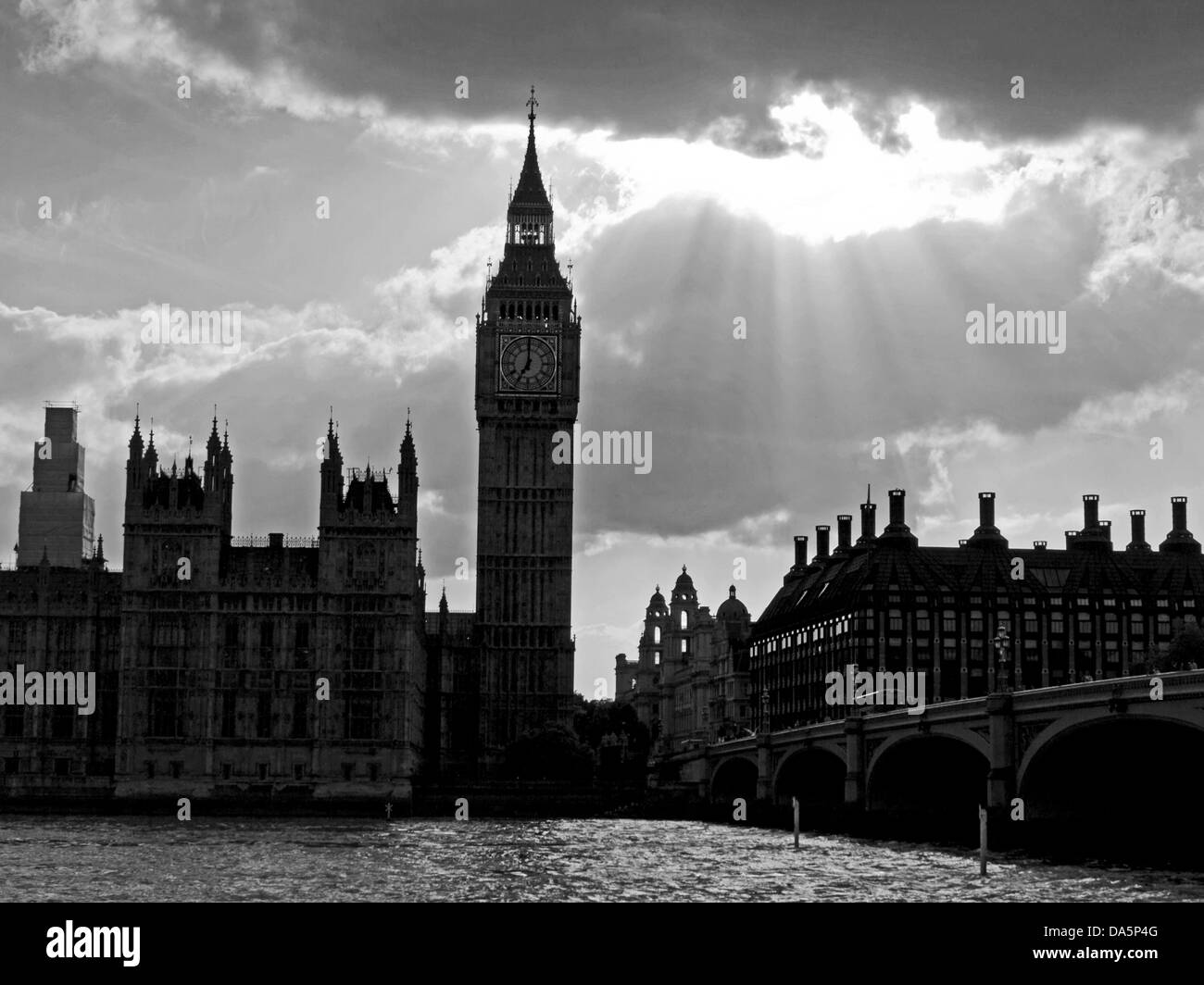 View of the Elizabeth Tower (Big Ben), Westminster Bridge and the River ...