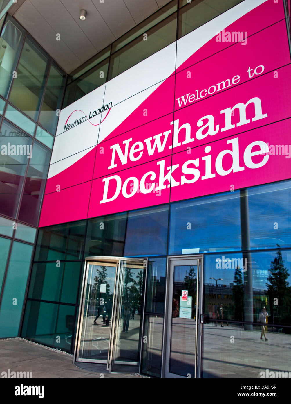 Dockside building hi-res stock photography and images - Alamy