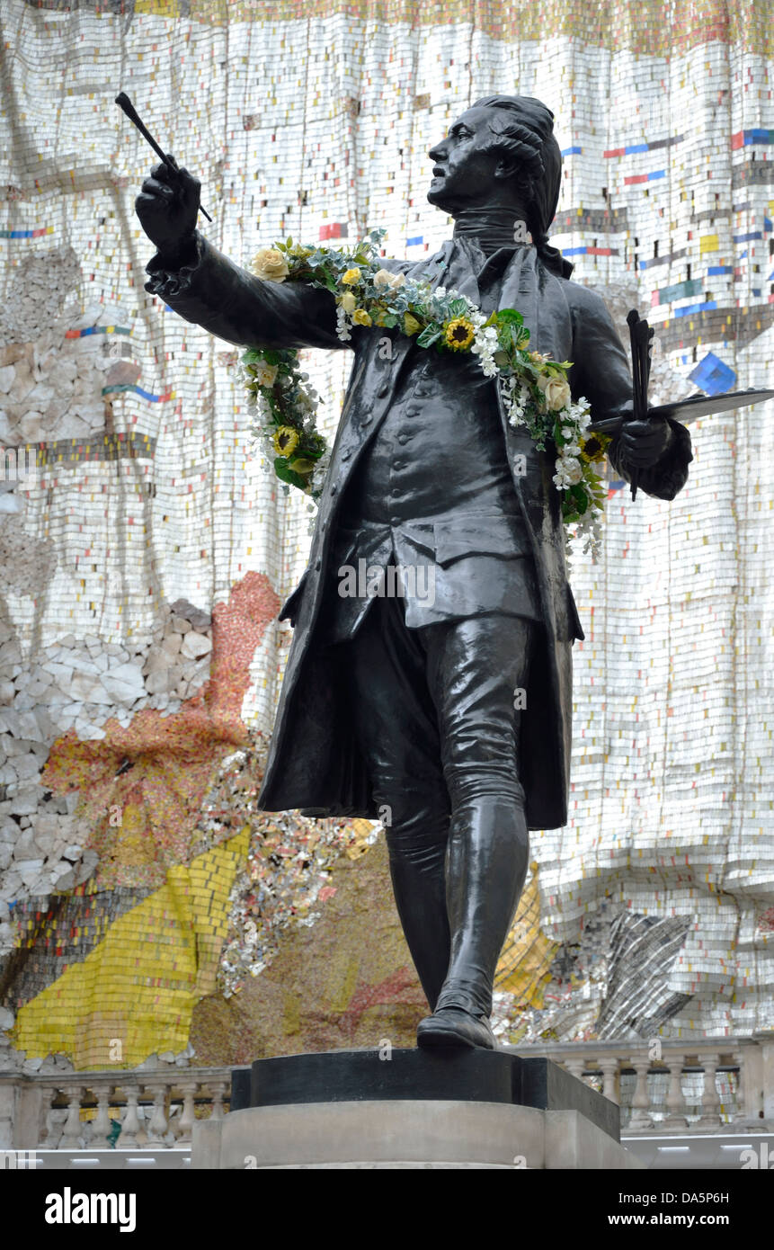 London, England, UK. Statue: Sir Joshua Reynolds (painter; 1773-92) in ...