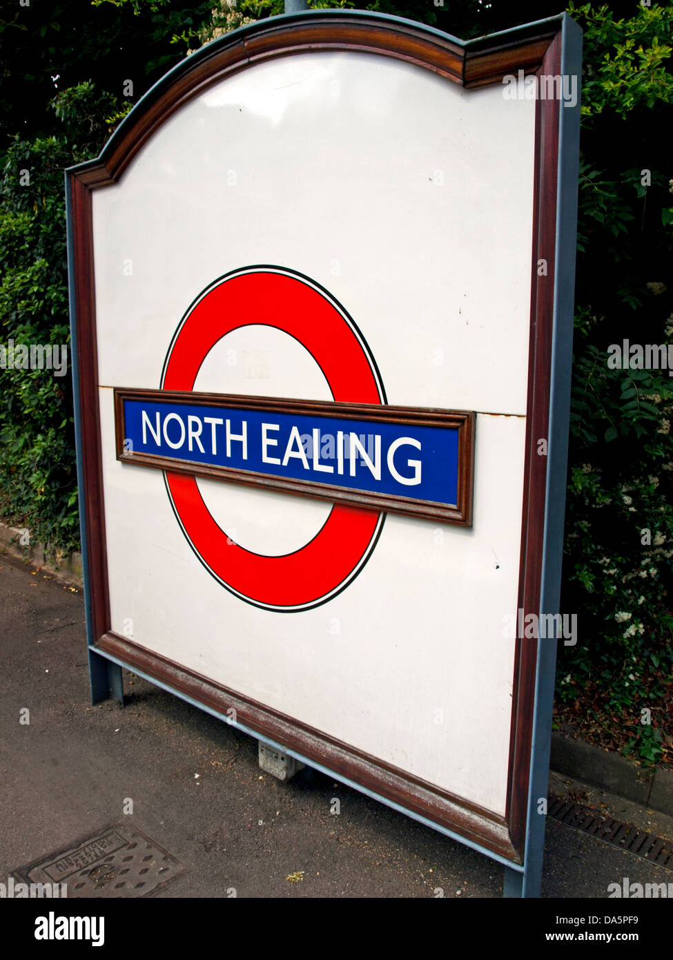 London north ealing station england hi-res stock photography and images ...